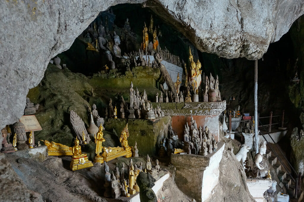 Luang Prabang One Day Tours to Pakou Caves by a Cruise Trip
